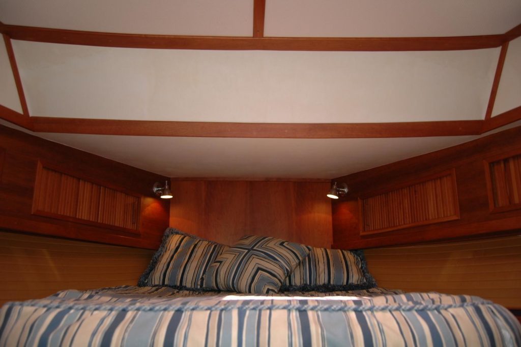 Featured Listing: 2005 Sabre 42 Flybridge Sedan - DiMillo's Yacht Sales