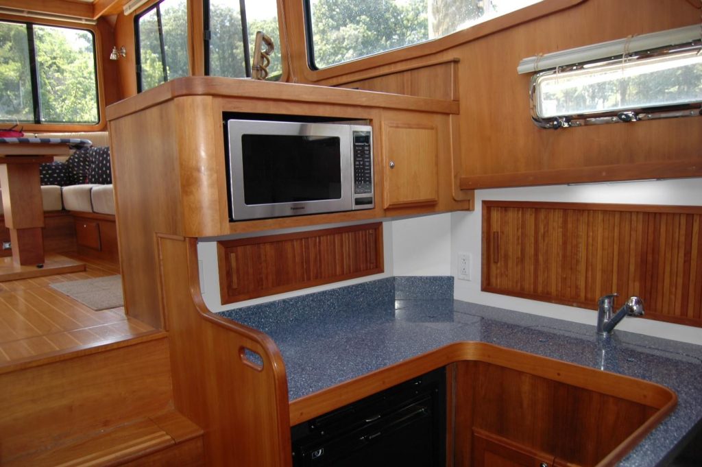 Featured Listing: 2005 Sabre 42 Flybridge Sedan - DiMillo's Yacht Sales