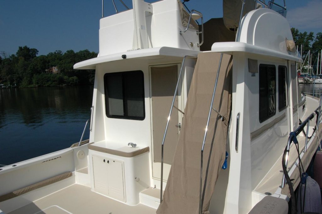 Featured Listing: 2005 Sabre 42 Flybridge Sedan - DiMillo's Yacht Sales