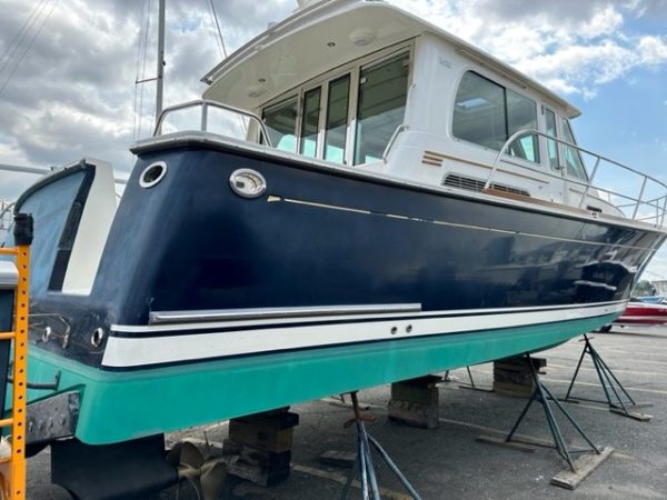 DiMillo's NY Service Team - Hull Painting - DiMillo's Yacht Sales