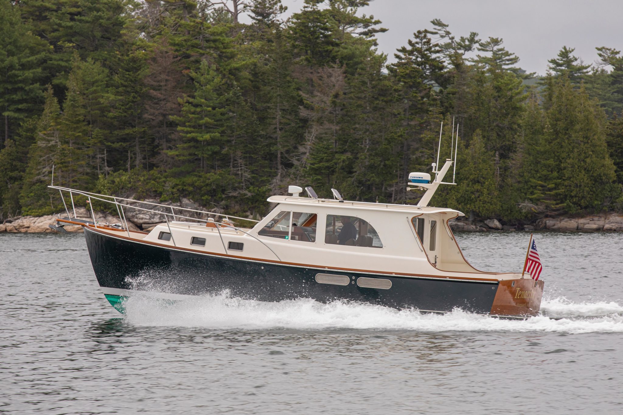 FEATURED LISTING: 2006 BLACK HORSE 33 DOWNEAST SEDAN - DiMillo's Yacht ...