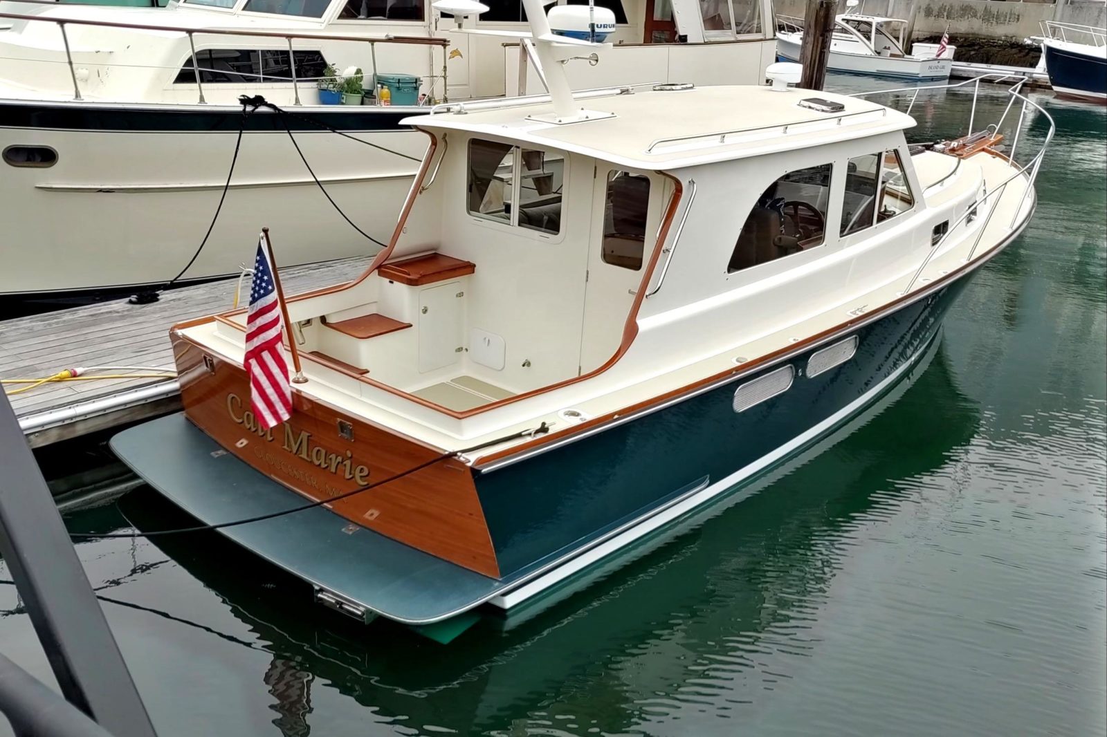 FEATURED LISTING: 2006 BLACK HORSE 33 DOWNEAST SEDAN - DiMillo's Yacht ...